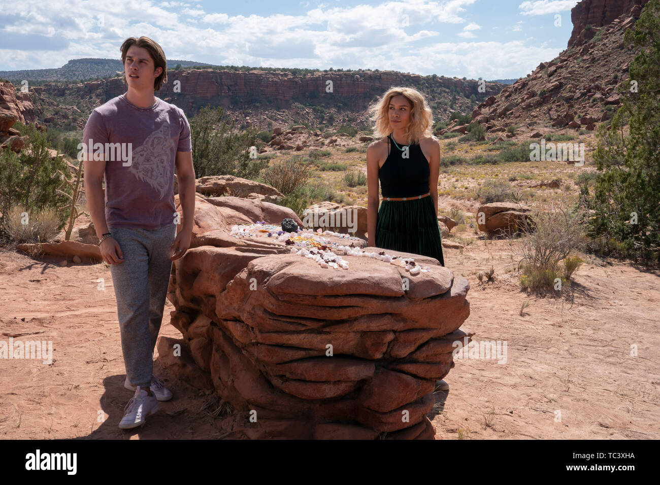 Kammern, von links: Nicholas Galitzine, Sivan Alyra Rose, "Trauma ...