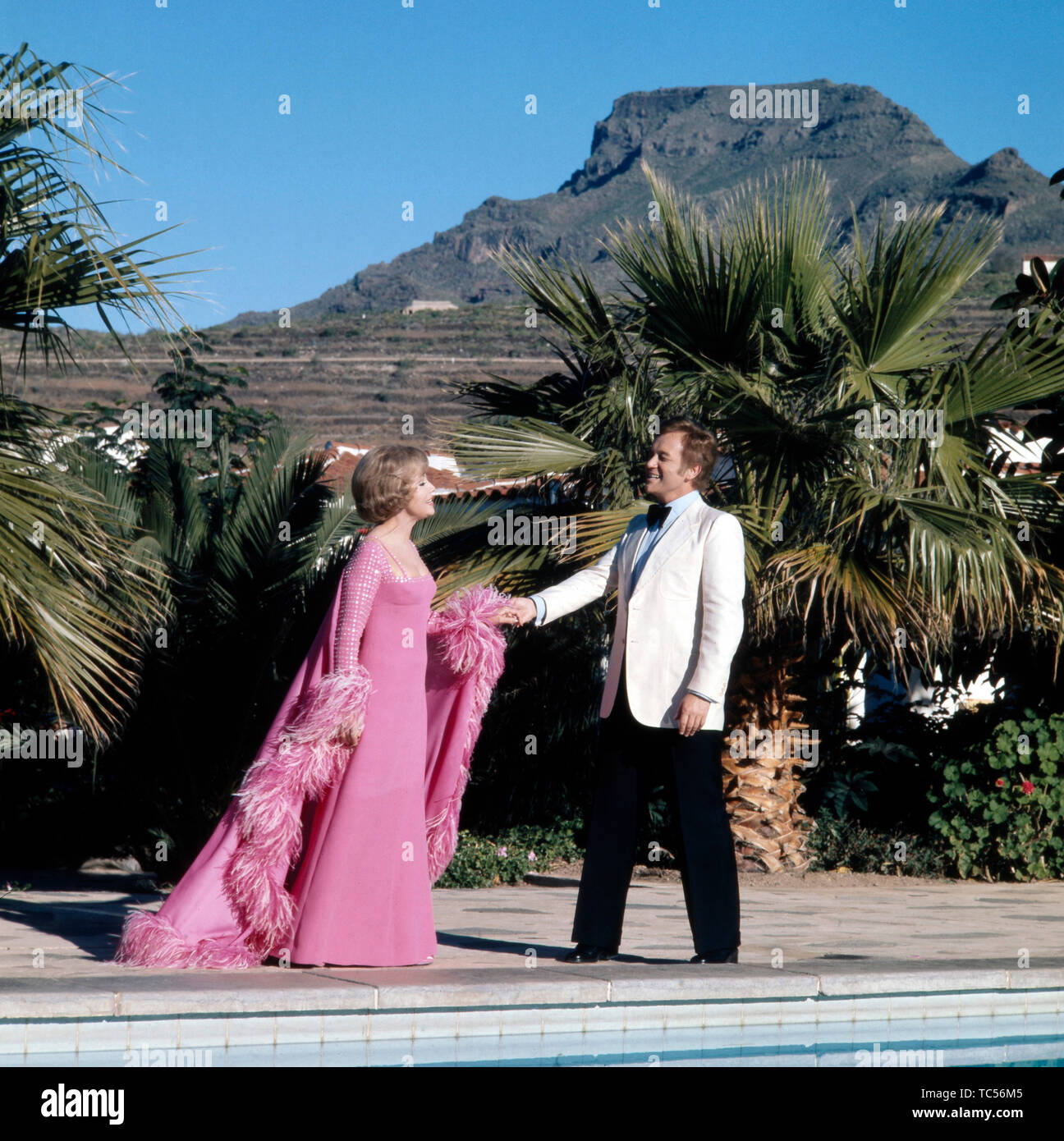 Die deutsche Opernsängerin Anneliese Rothenberger zu Dreharbeiten für ...