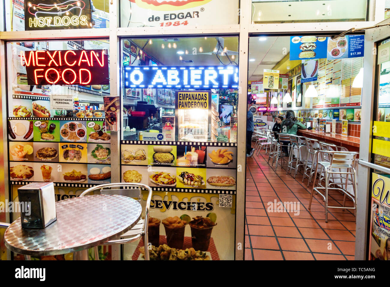 Fast food restaurant am strand -Fotos und -Bildmaterial in hoher ...