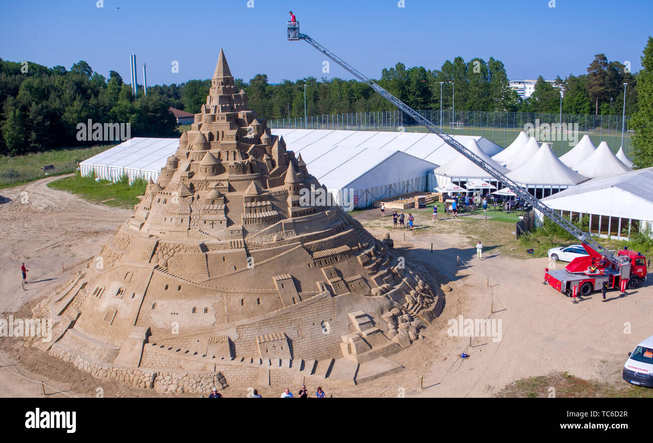 Binz, Deutschland. 05 Juni, 2019. Die höchsten sand Schloss der Welt ...