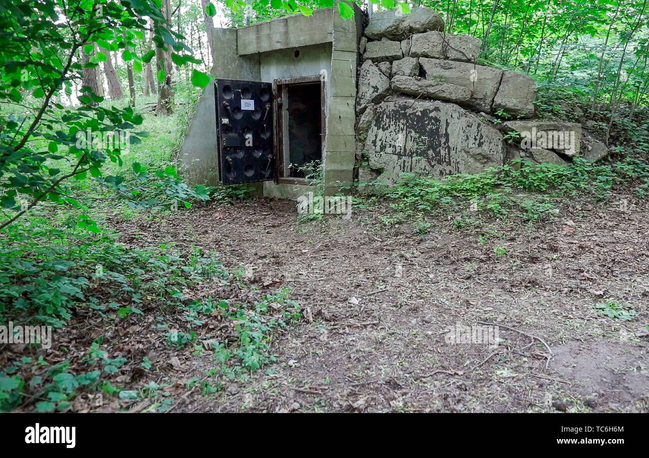 04. Juni 2019, Mecklenburg-Vorpommern Zurow: Zugang zu einem ehemaligen ...