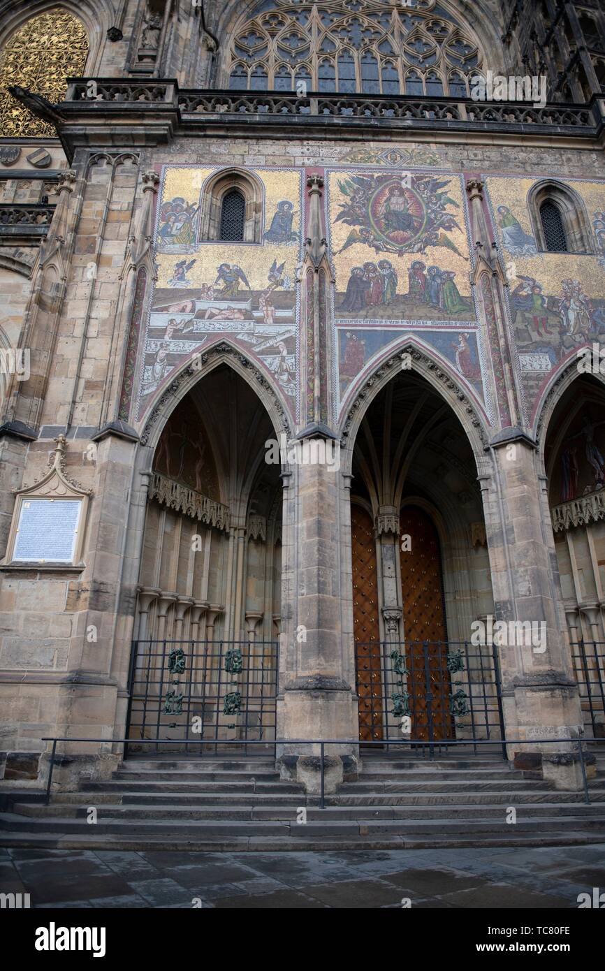 Triptychon darstellen -Fotos und -Bildmaterial in hoher Auflösung – Alamy