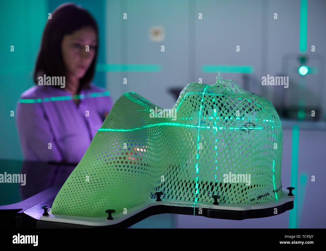 Radiotherapy radiation therapy -Fotos und -Bildmaterial in hoher Auflösung – Alamy