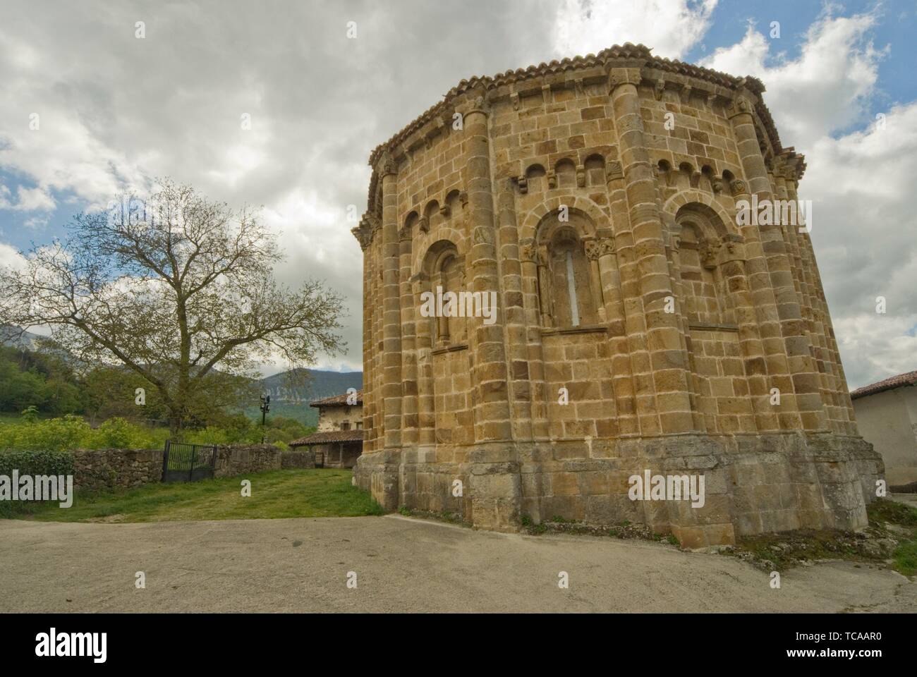 Apsis der Kirche von San Lorenzo, in Late-Romanesque Stil, aus dem 13 ...