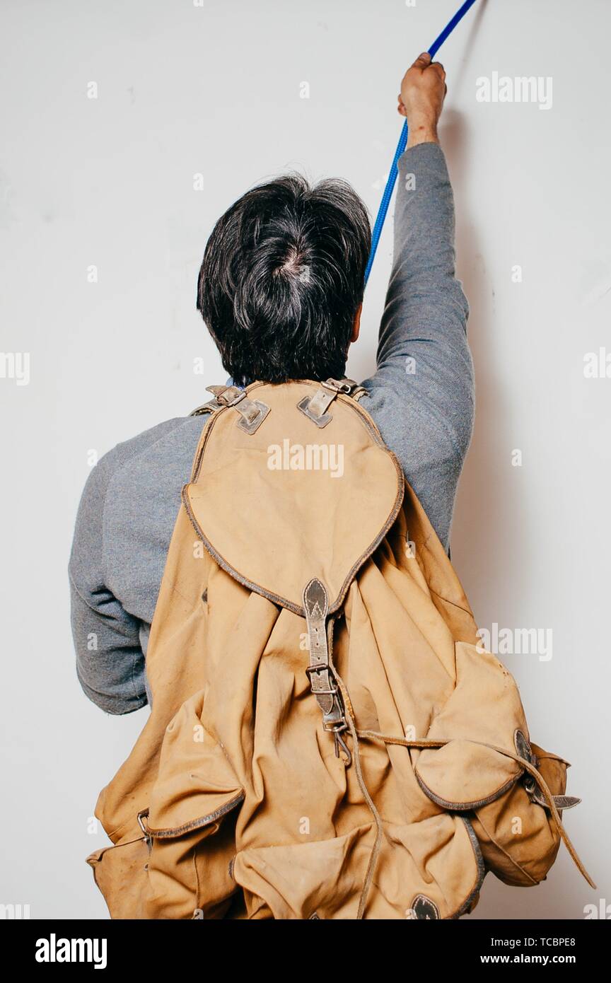 Rucksack character -Fotos und -Bildmaterial in hoher Auflösung – Alamy