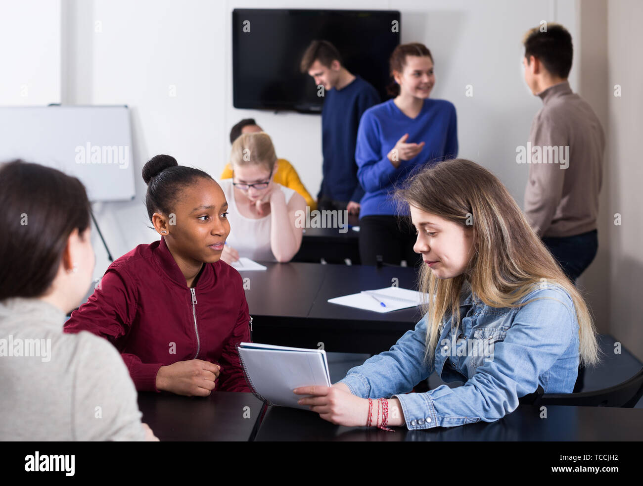 Unterricht schule lachen -Fotos und -Bildmaterial in hoher Auflösung – Alamy
