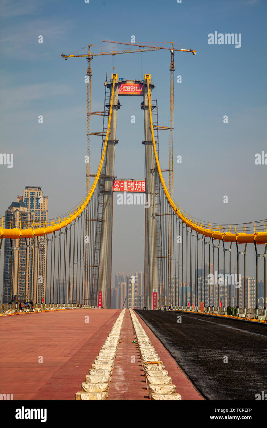 Besuchen Sie Bau Yangsigang Yangtze River Bridge Stockfotografie - Alamy