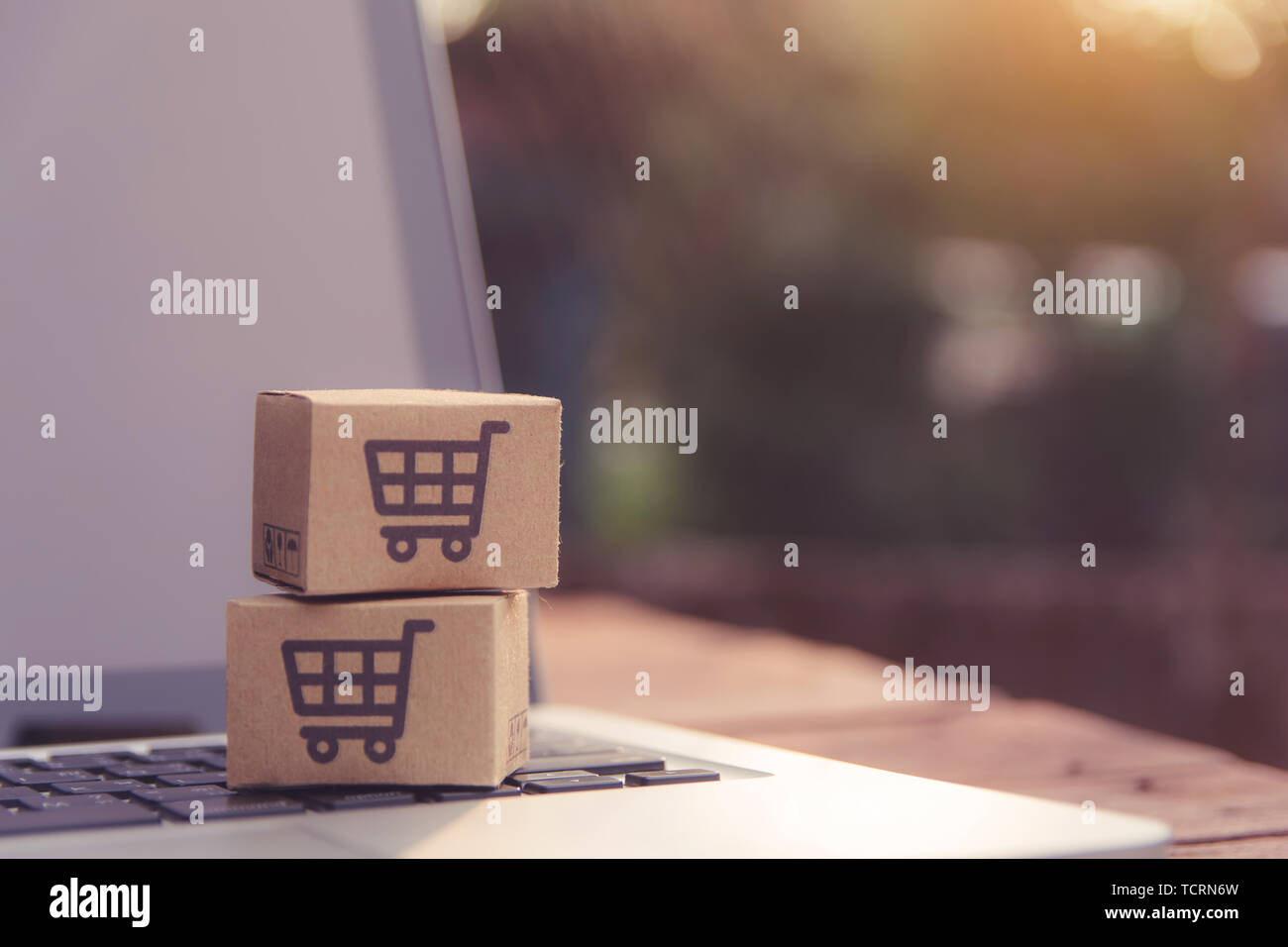 Lieferung Einkaufen Stockfotos und -bilder Kaufen - Alamy