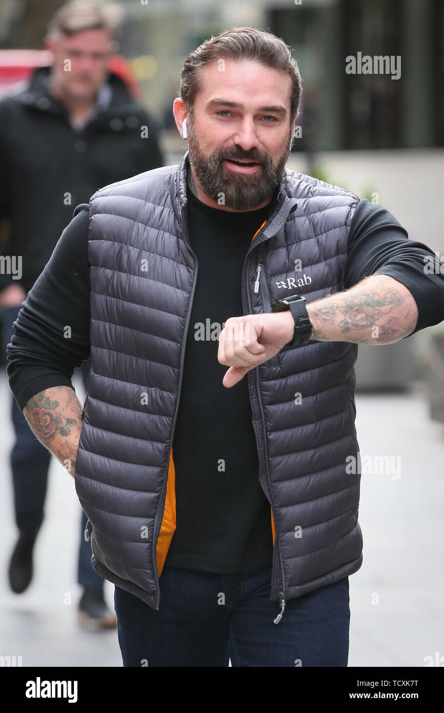 Ant Middleton, SAS, Wer wagt, gewinnt, TV-Moderatorin, Bart, schwarze ...