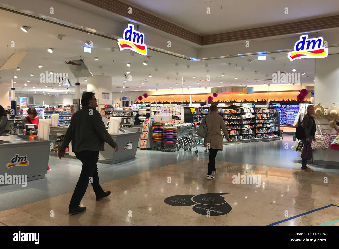Dm Drogerie Stockfotos & Dm Drogerie Bilder - Alamy