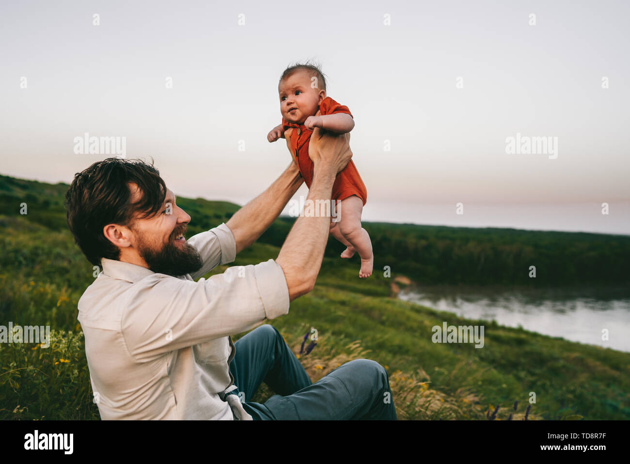 Baby und Papa Stockfotos und -bilder Kaufen - Alamy