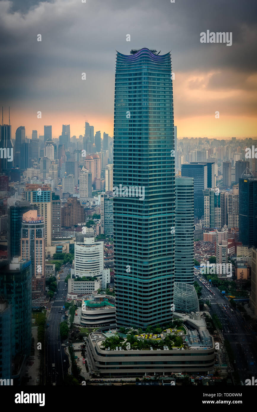 Shanghai magnolia plaza -Fotos und -Bildmaterial in hoher Auflösung – Alamy