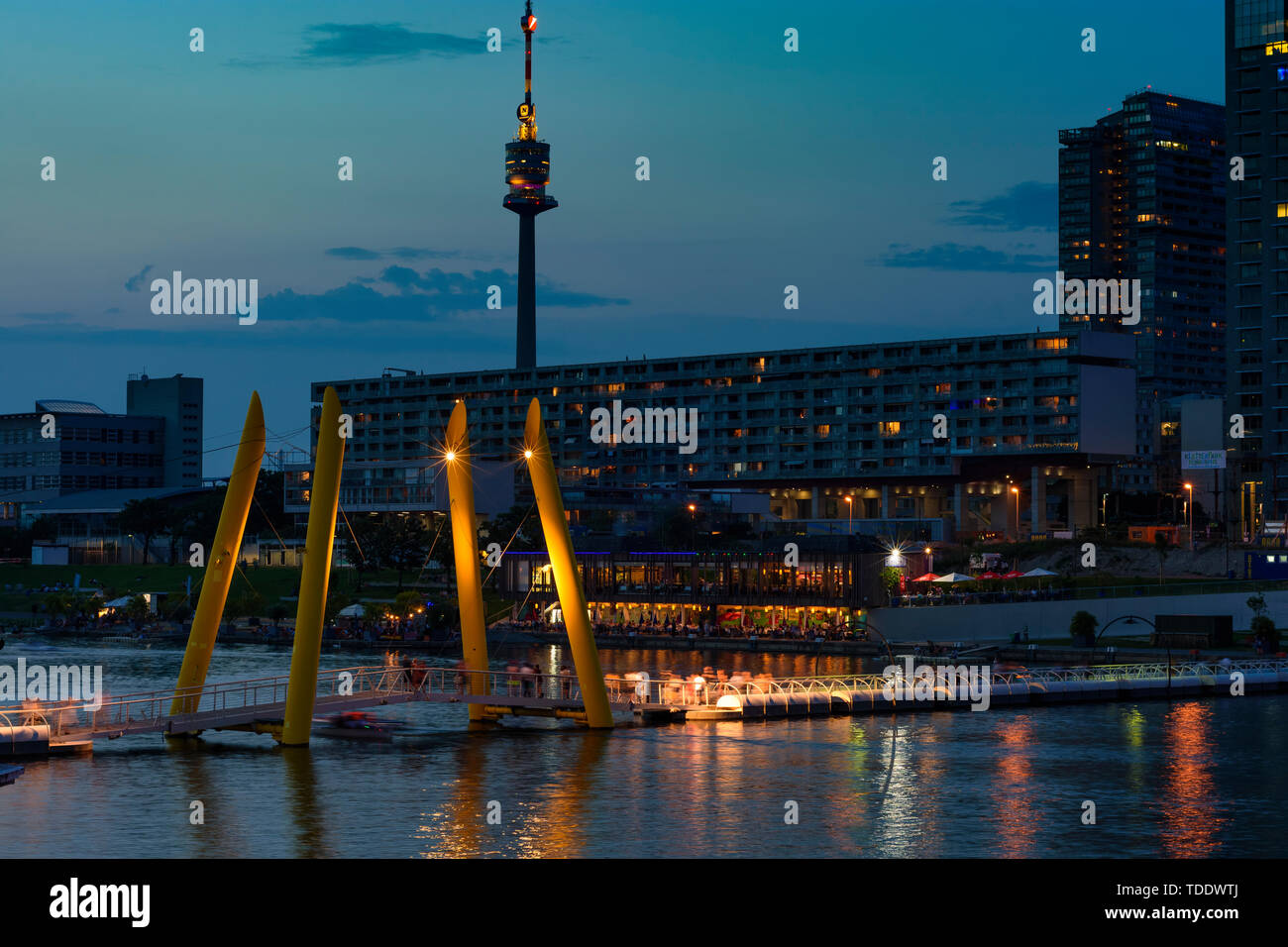 Wien, Wien: Fluss Neue Donau (Neue Donau), Openair Restaurant und Bar ...