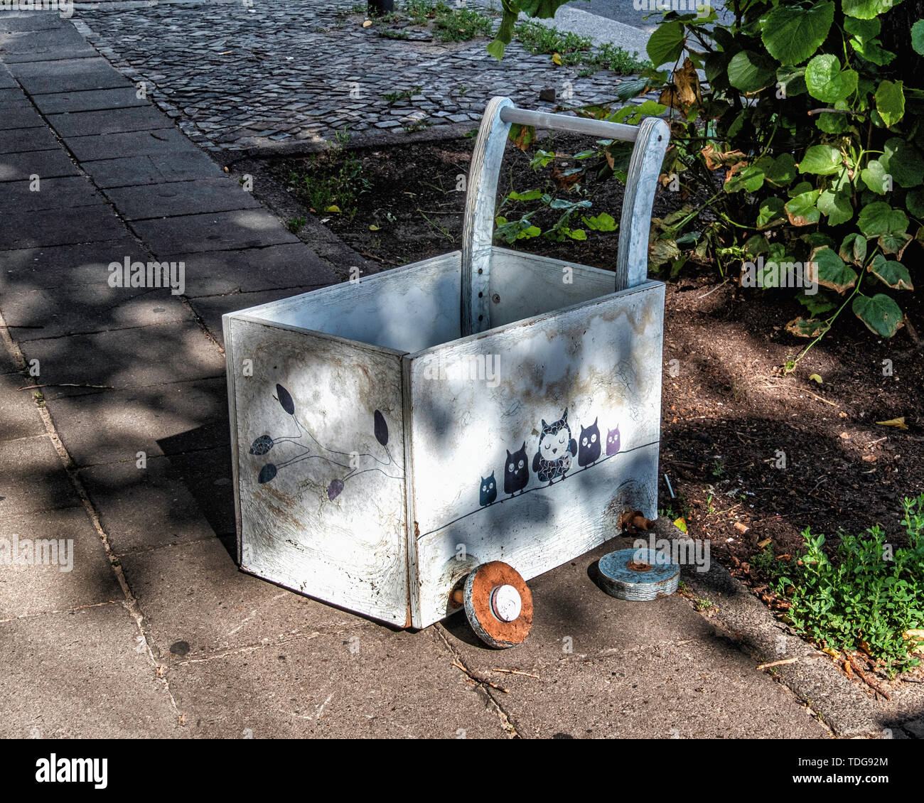 Kaputtes spielzeug -Fotos und -Bildmaterial in hoher Auflösung – Alamy