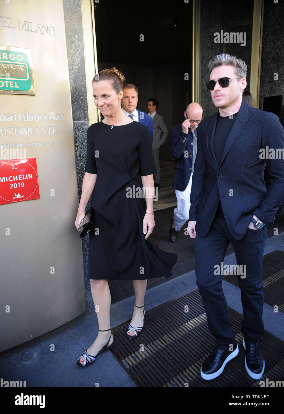 Mailand, Italien. 17 Juni, 2019. Richard Madden verlässt das Hotel mit ...