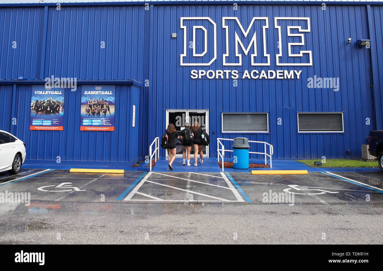 Vor drei kindern -Fotos und -Bildmaterial in hoher Auflösung – Alamy