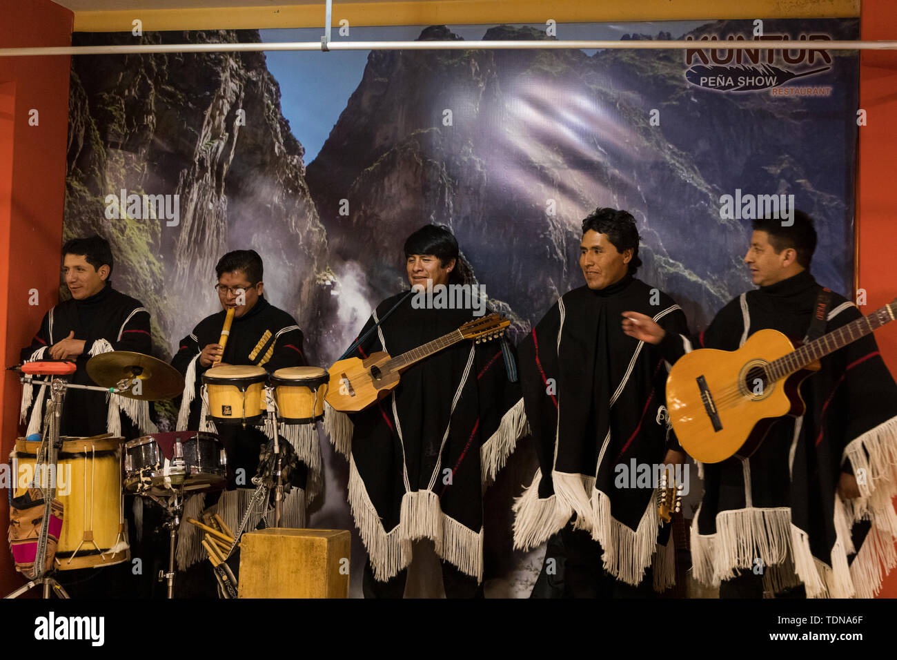 Music Of Peru Stockfotos und -bilder Kaufen - Alamy