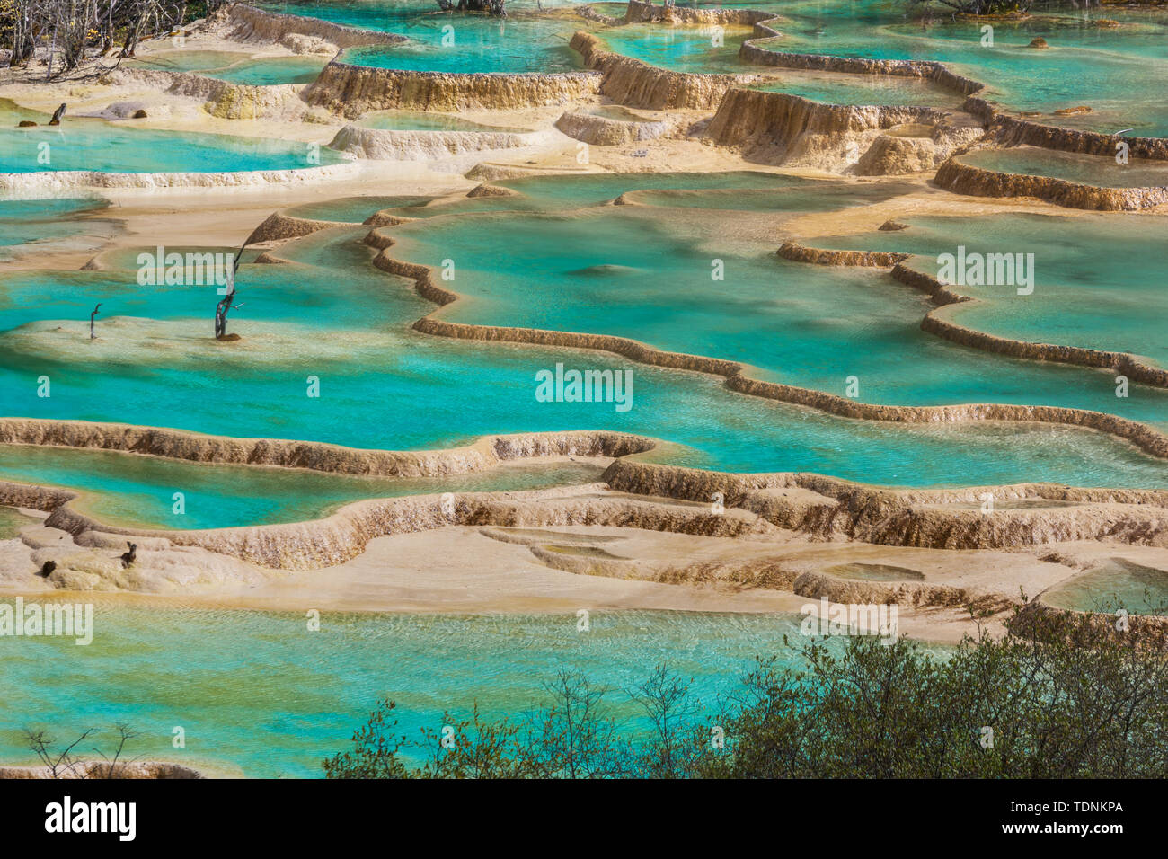Huanglong pools -Fotos und -Bildmaterial in hoher Auflösung – Alamy