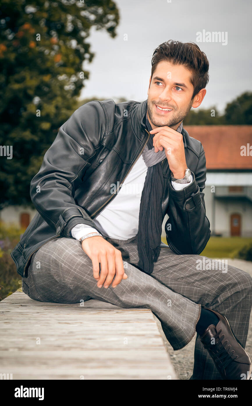 Leather jacket brown park -Fotos und -Bildmaterial in hoher Auflösung ...