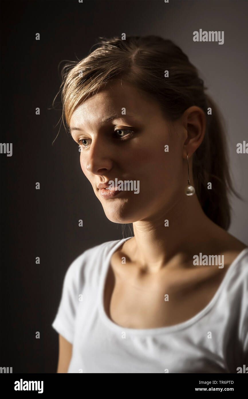 Tied to back -Fotos und -Bildmaterial in hoher Auflösung – Alamy