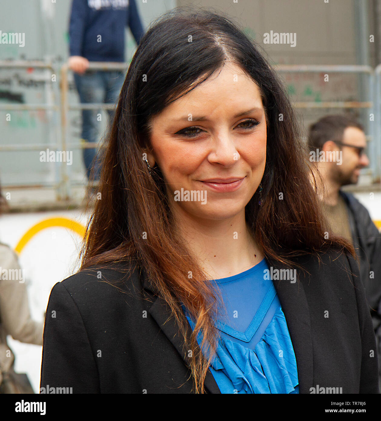 Linda meleo trifft menschen -Fotos und -Bildmaterial in hoher Auflösung ...