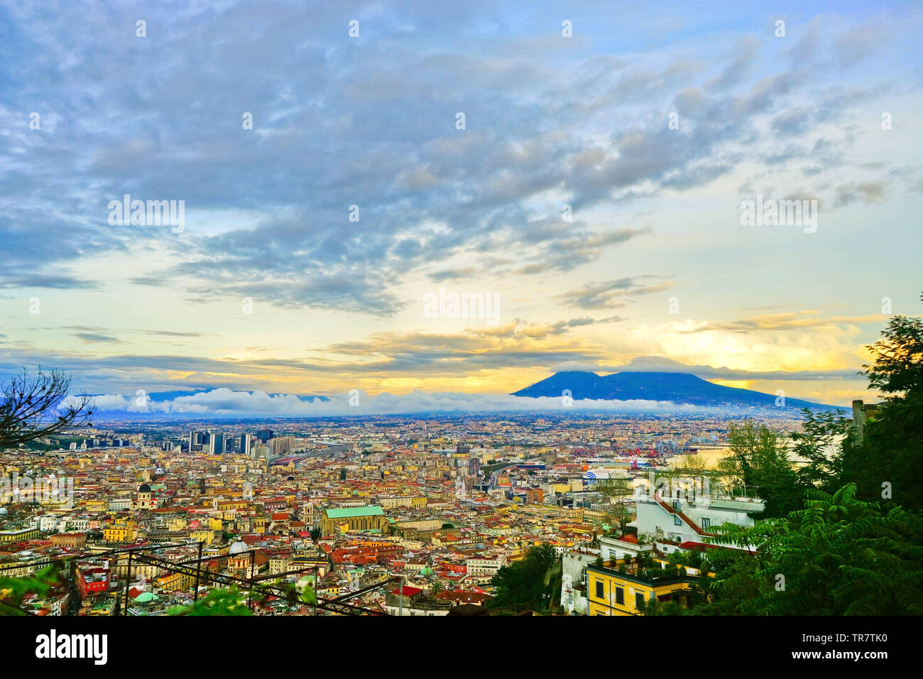 Napoli Naples City Center Street Stockfotos und -bilder Kaufen - Seite ...