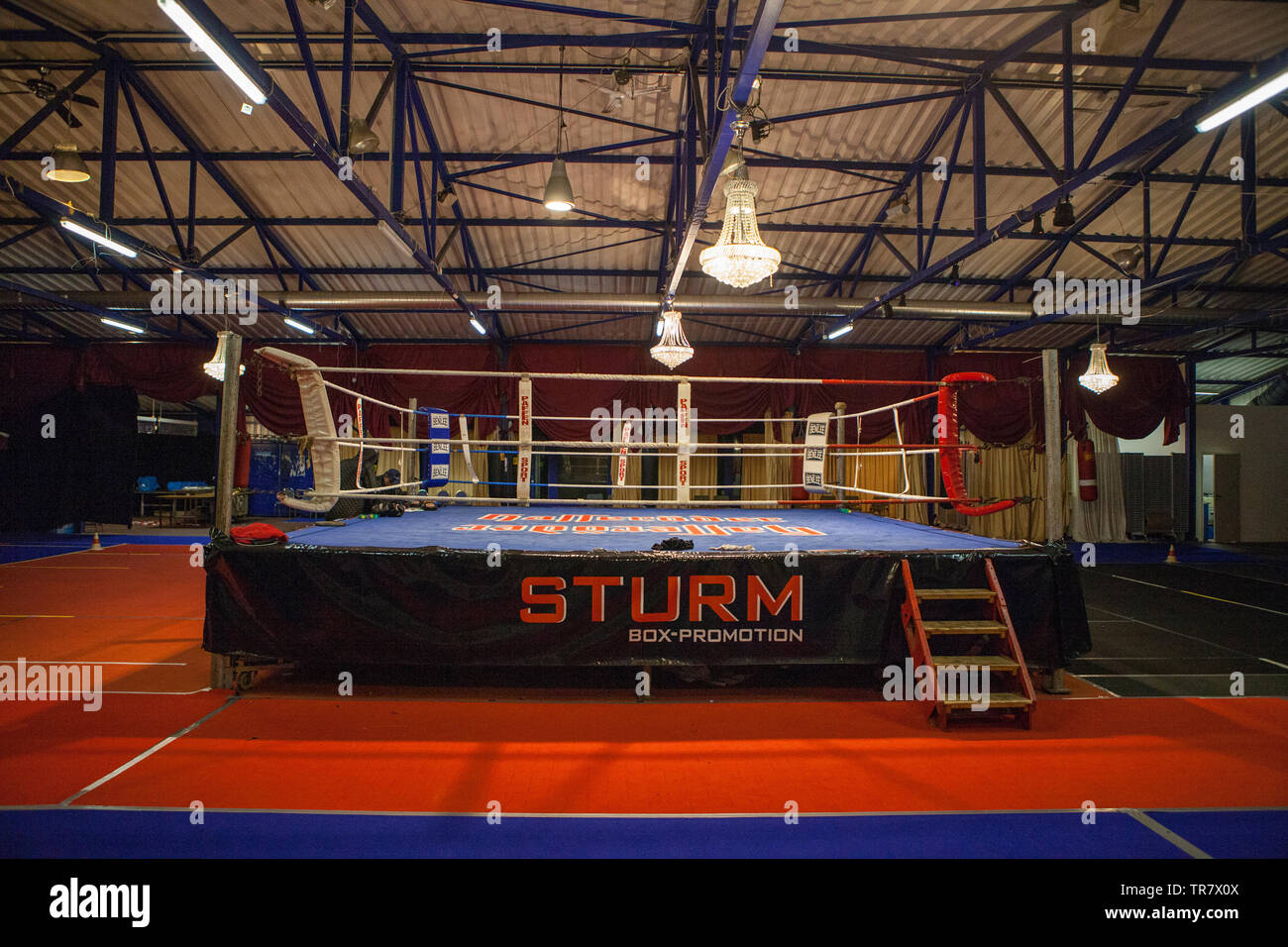 Boxbude -Fotos und -Bildmaterial in hoher Auflösung – Alamy