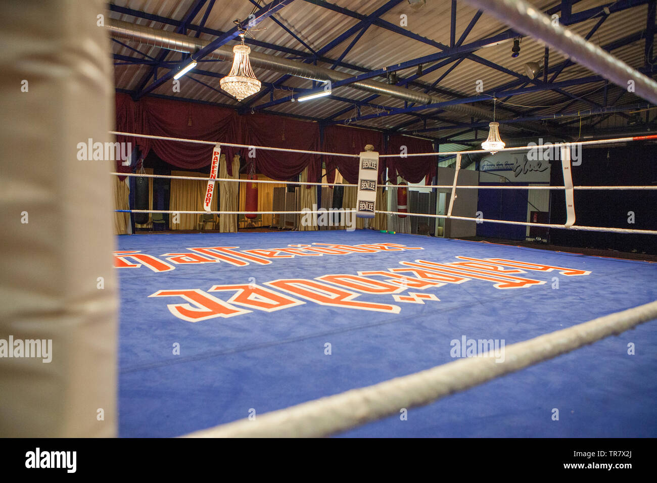 Boxbude -Fotos und -Bildmaterial in hoher Auflösung – Alamy