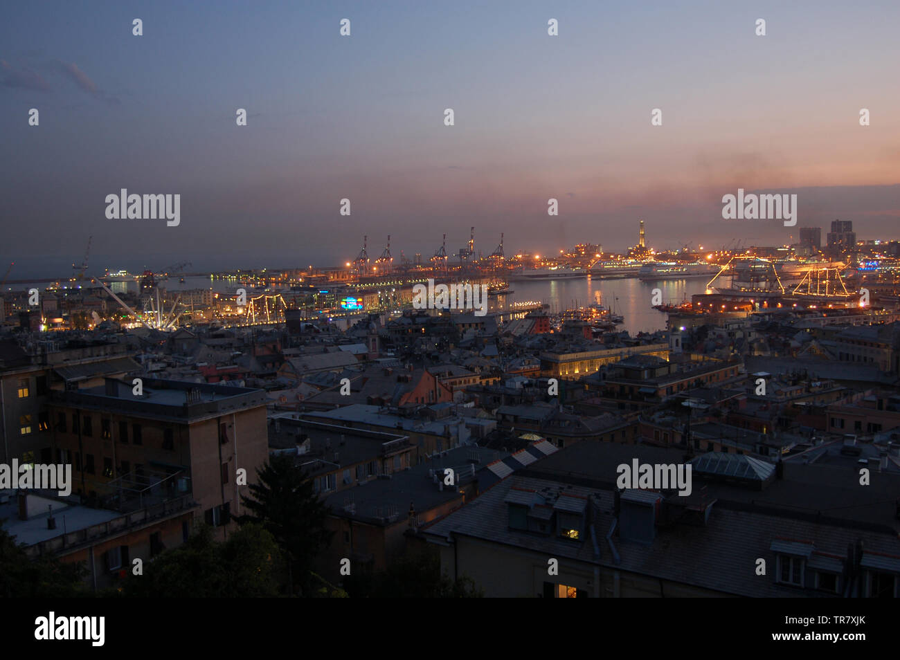 Genua hafen in der nacht -Fotos und -Bildmaterial in hoher Auflösung – Alamy