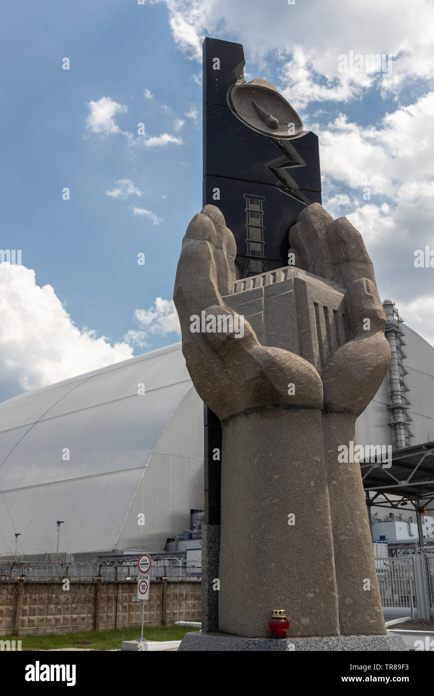 Denkmal für die Opfer von Tschernobyl im Kernkraftwerk Tschernobyl ...