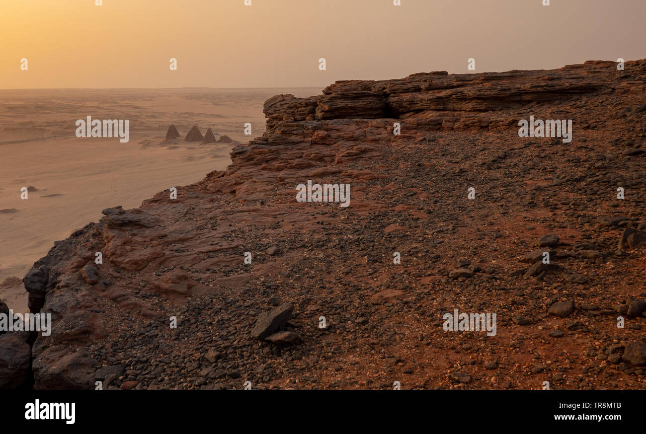 Pyramiden von oben -Fotos und -Bildmaterial in hoher Auflösung – Alamy