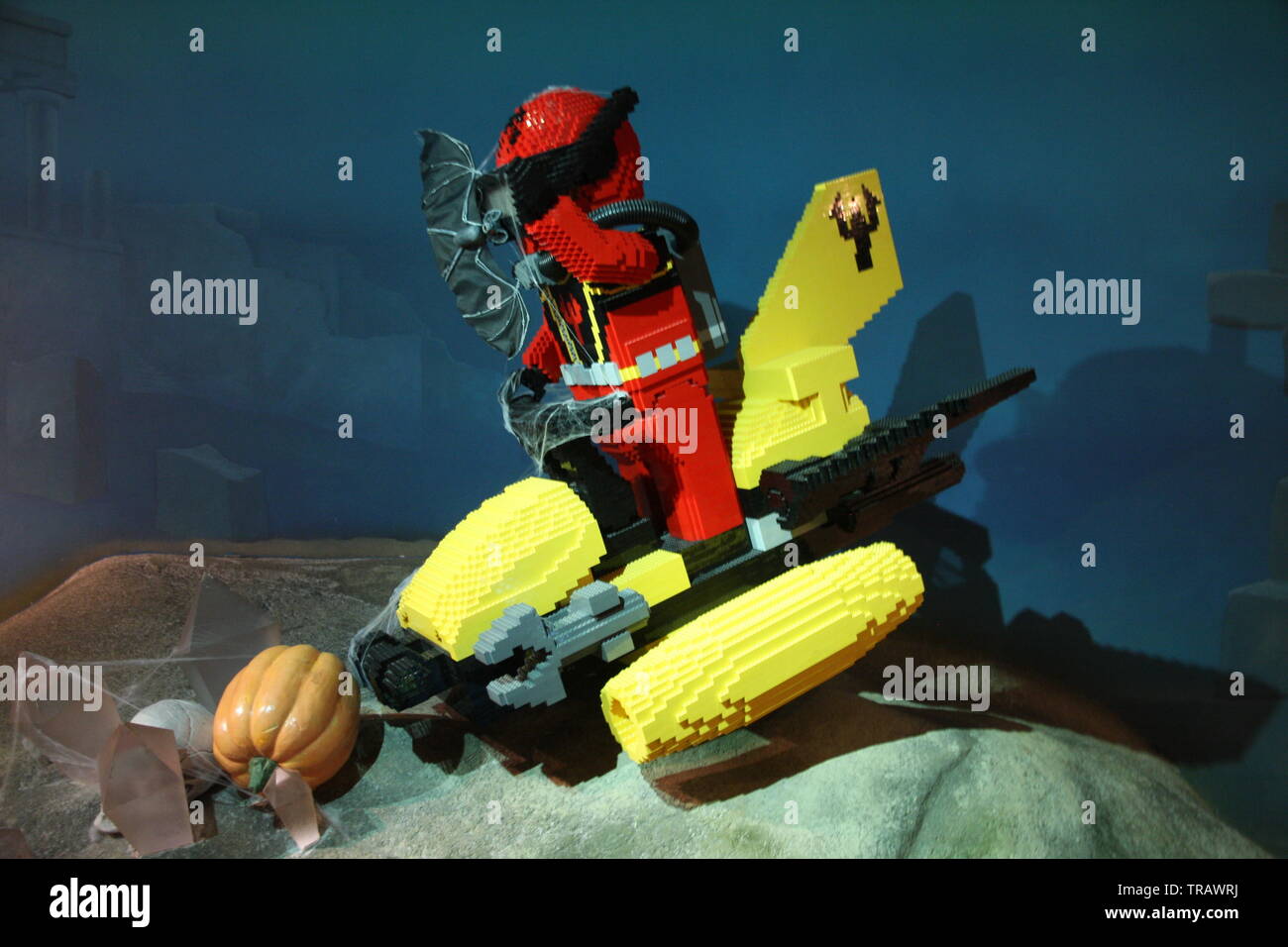 Lego waterworld mit Variuos Lego Feigen, Fahrzeugen und Tieren im ...