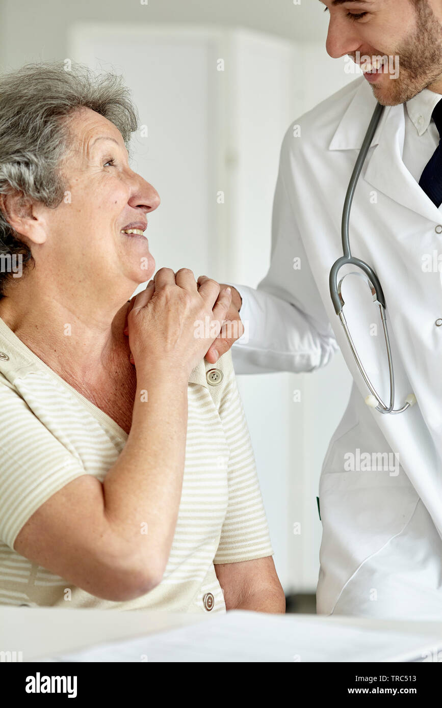 Frau fesselt mann -Fotos und -Bildmaterial in hoher Auflösung – Alamy