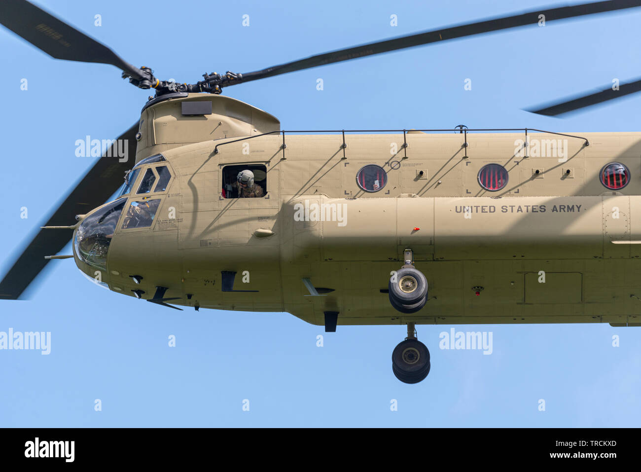 Chinook hubschrauber fliegen -Fotos und -Bildmaterial in hoher ...