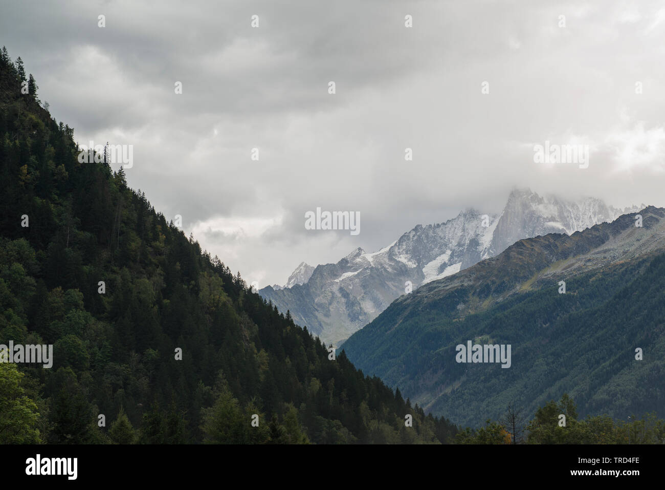 Chamonix town center french alps -Fotos und -Bildmaterial in hoher ...