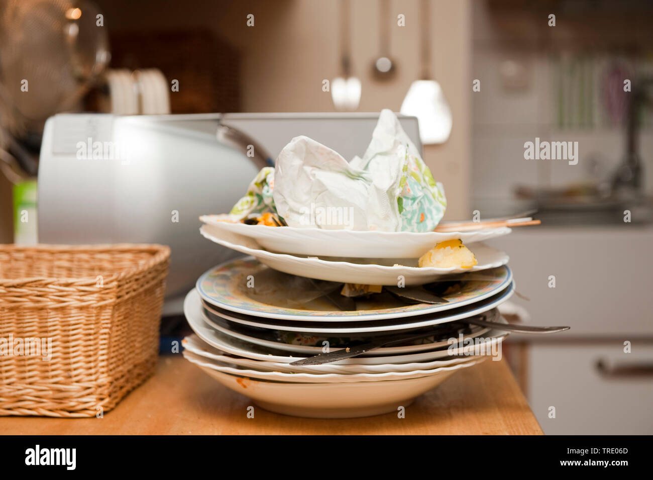 Haufen Schmutziges Geschirr Stockfotos und -bilder Kaufen - Alamy