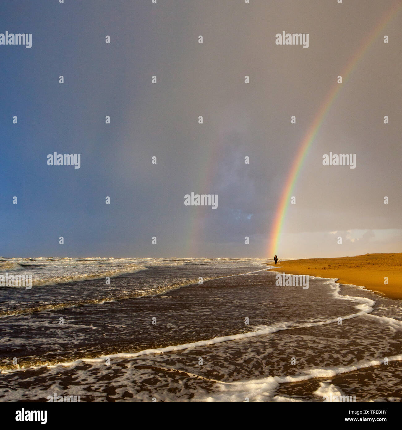 Wandern am strand katwijk -Fotos und -Bildmaterial in hoher Auflösung ...