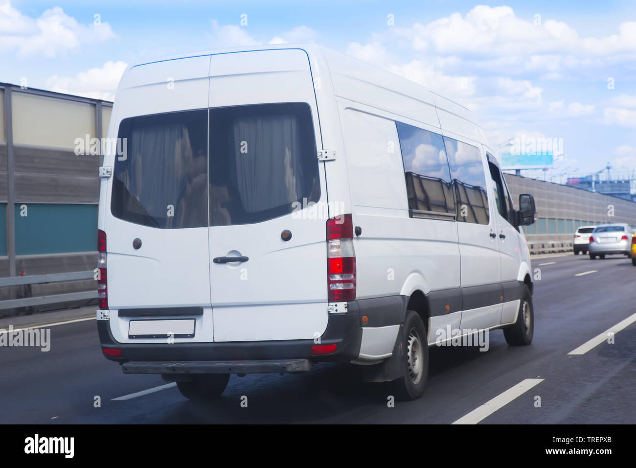 Kleinbus minibus -Fotos und -Bildmaterial in hoher Auflösung – Alamy