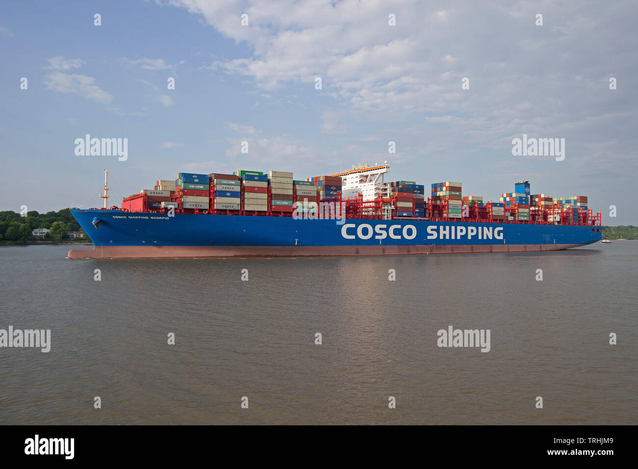 Containerschiff hamburg hafen -Fotos und -Bildmaterial in hoher ...