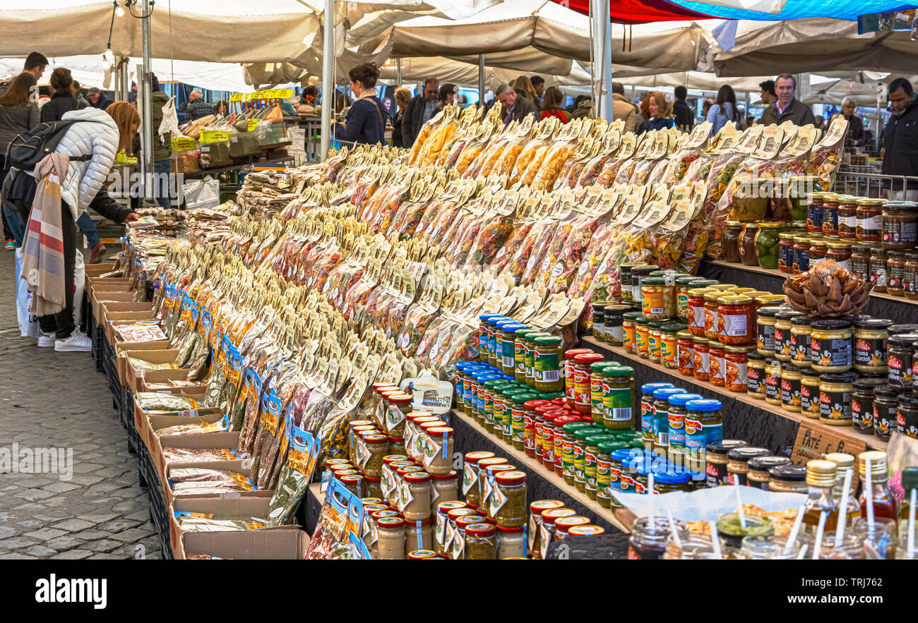 Italy pasta market -Fotos und -Bildmaterial in hoher Auflösung – Alamy