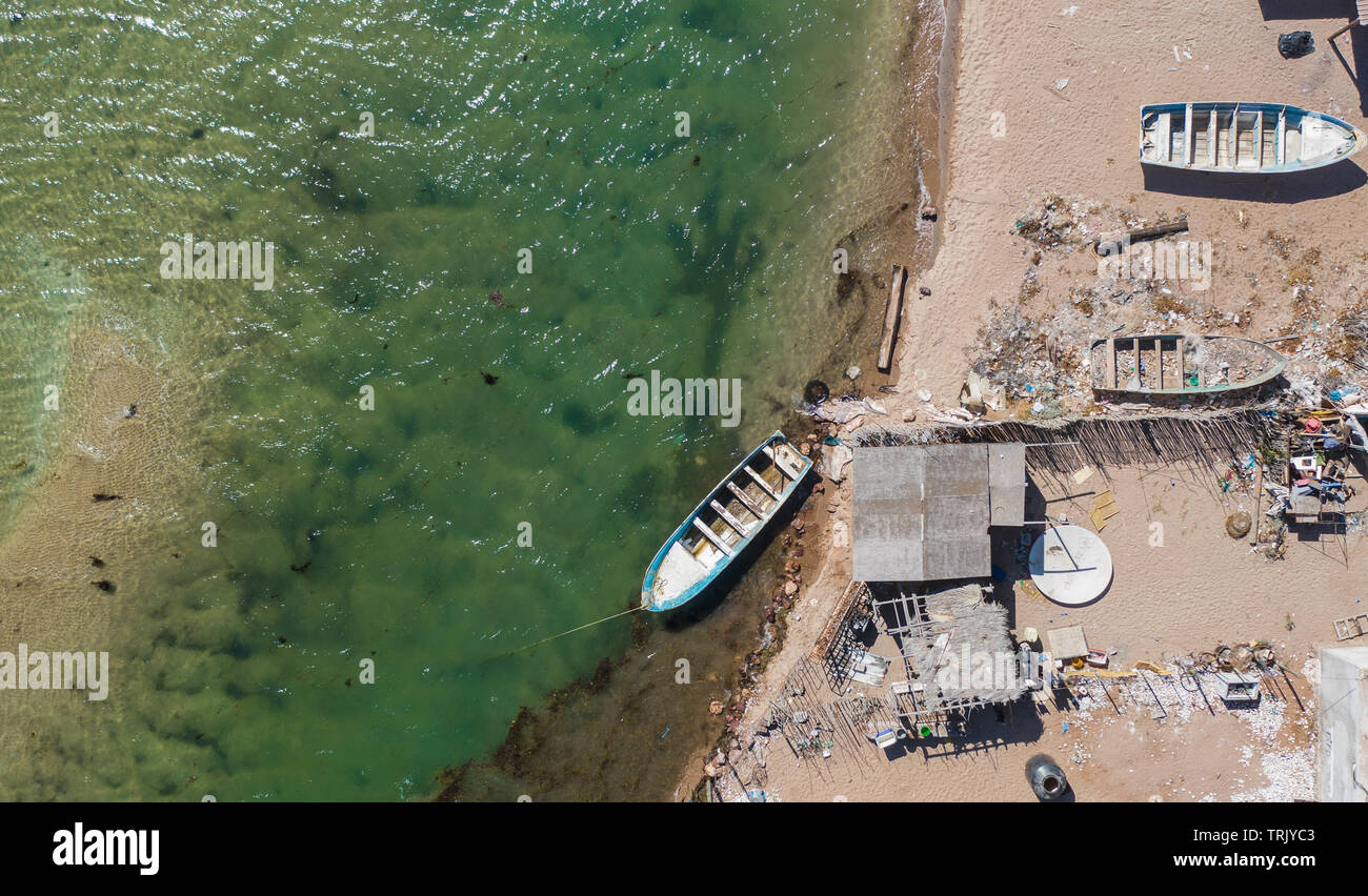 Botes de Pesca a la orilla de la Playa. Fischerboote am Strand ...