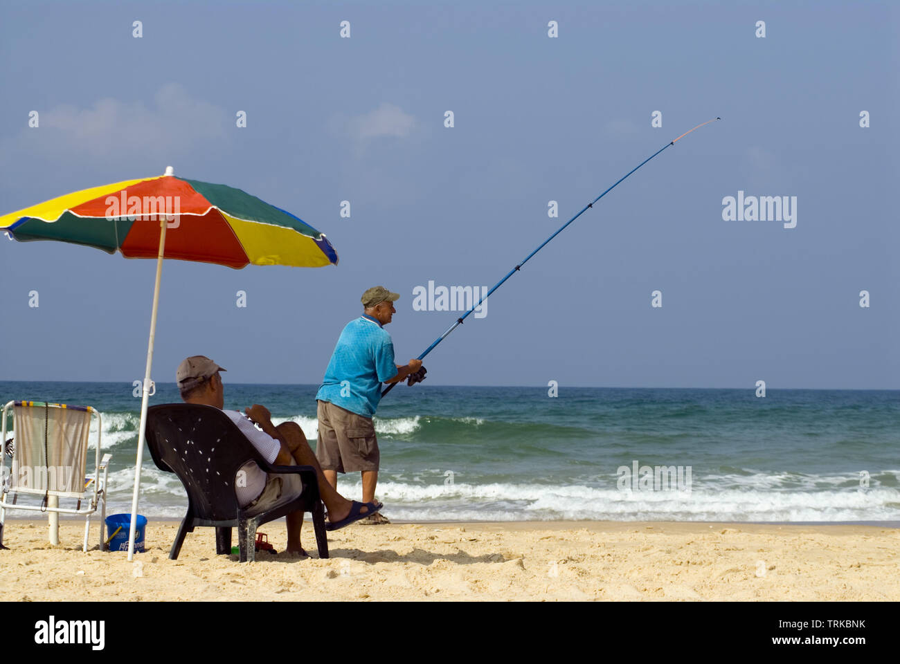 Meeresangeln am strand -Fotos und -Bildmaterial in hoher Auflösung – Alamy