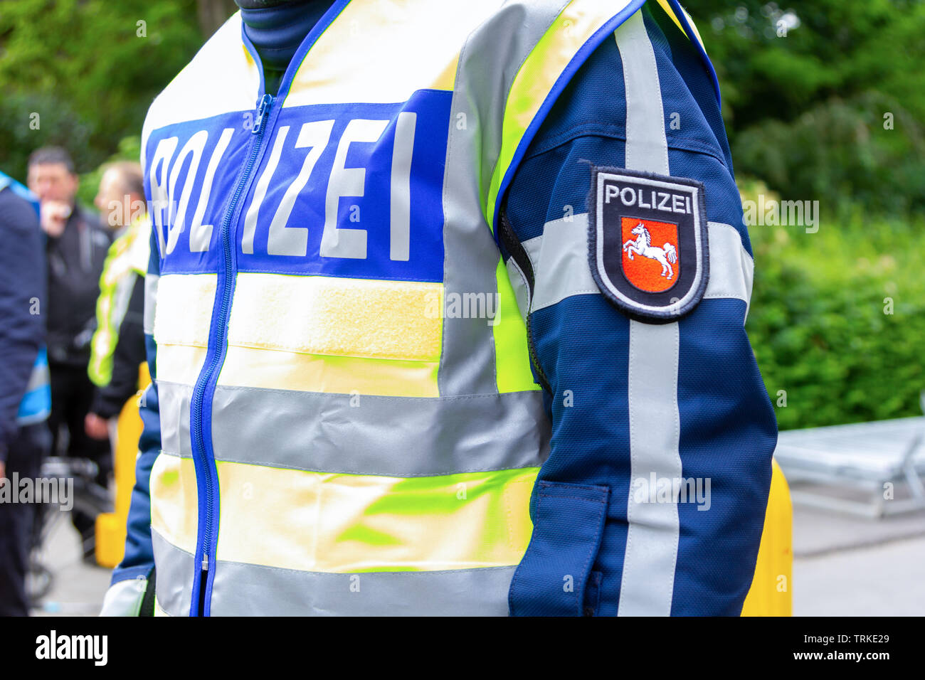 Deutsche Polizei Emblem getragen durch einen Offizier. Das deutsche ...