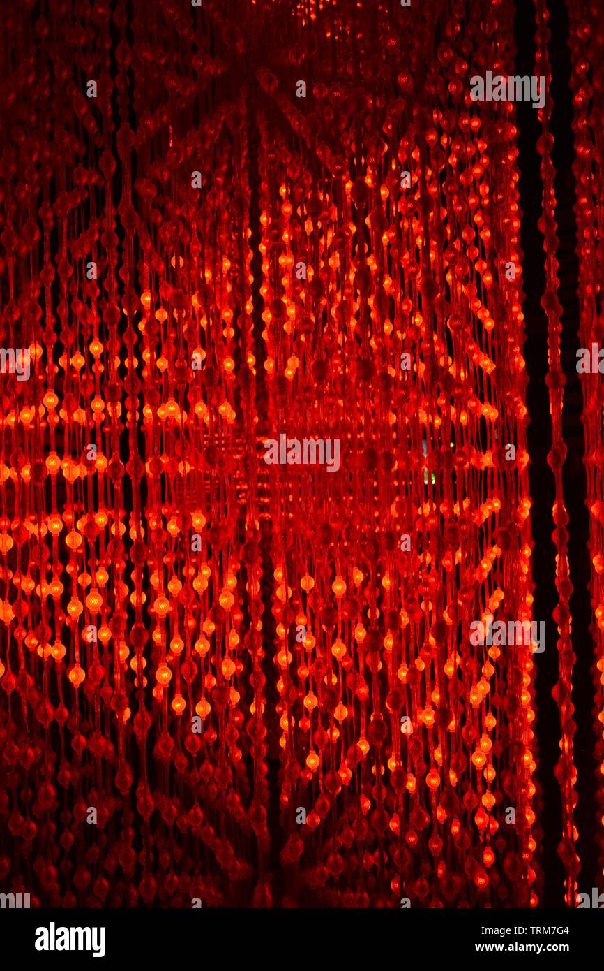 Leuchtende rote LED leuchtet bei Xintiandi in Shanghai Stockfotografie ...
