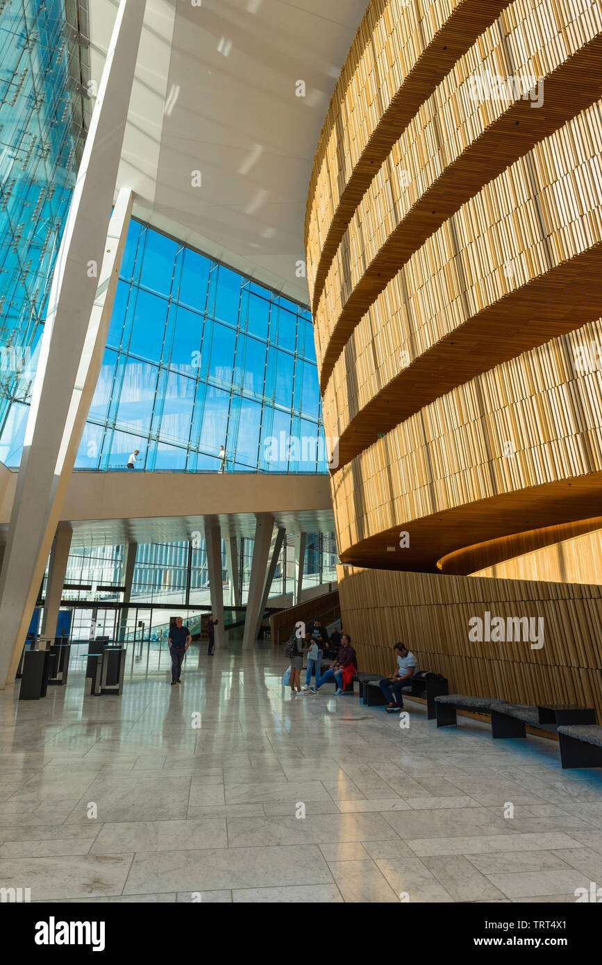 Inside opera house -Fotos und -Bildmaterial in hoher Auflösung – Alamy