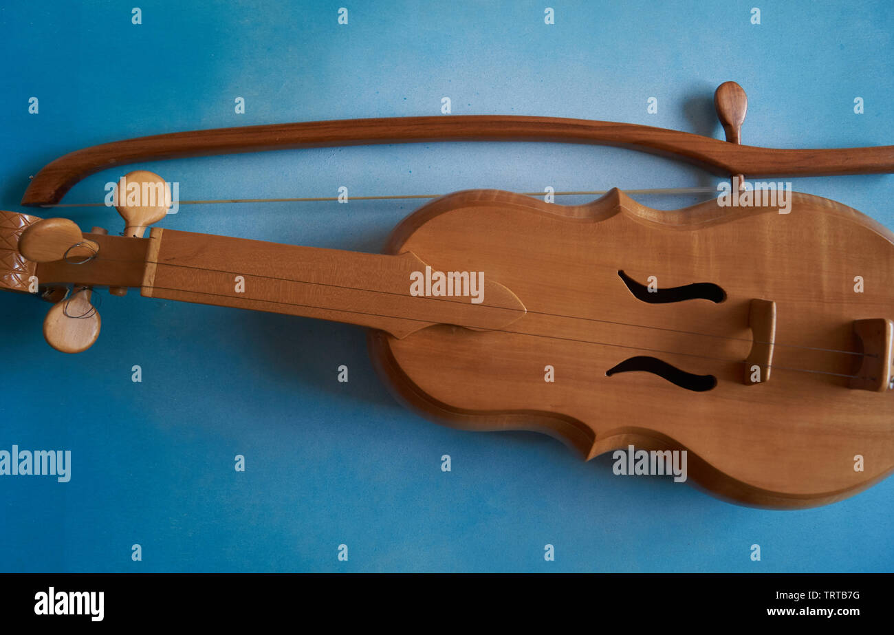 Folklore music instruments -Fotos und -Bildmaterial in hoher Auflösung ...