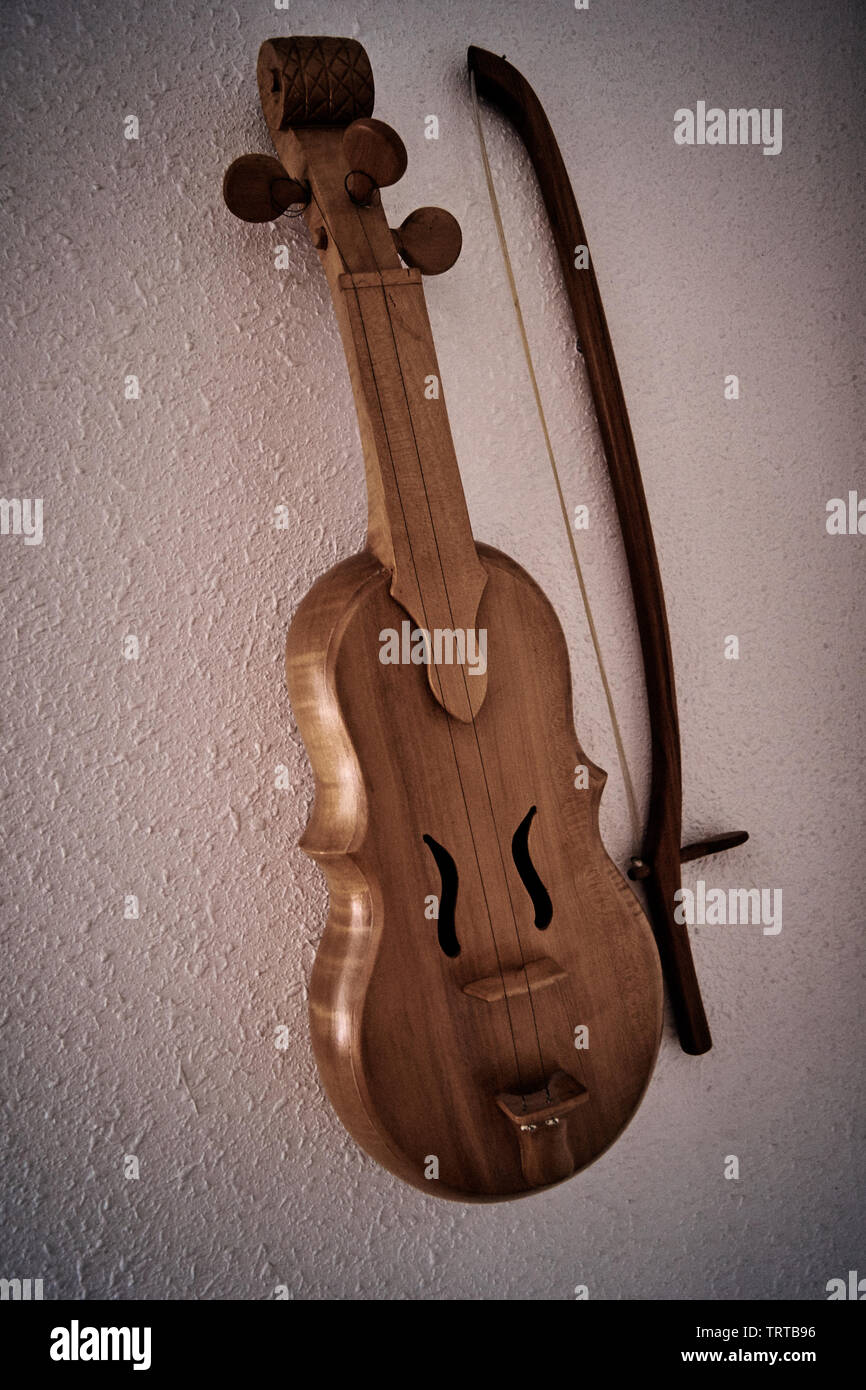 Folklore music instruments -Fotos und -Bildmaterial in hoher Auflösung ...