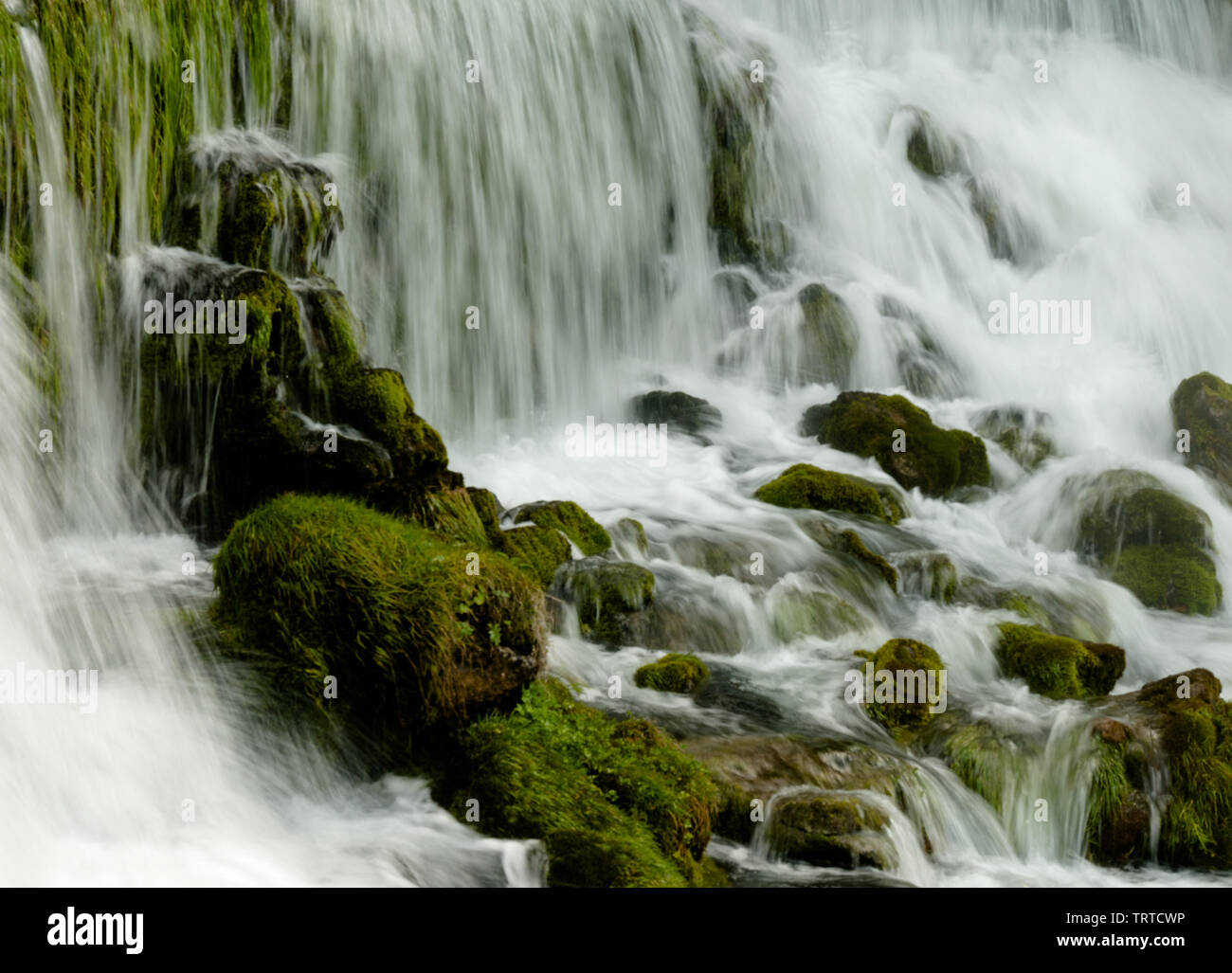 Die idyllischen und malerischen Jaunfall Wasserfall in den Schweizer ...