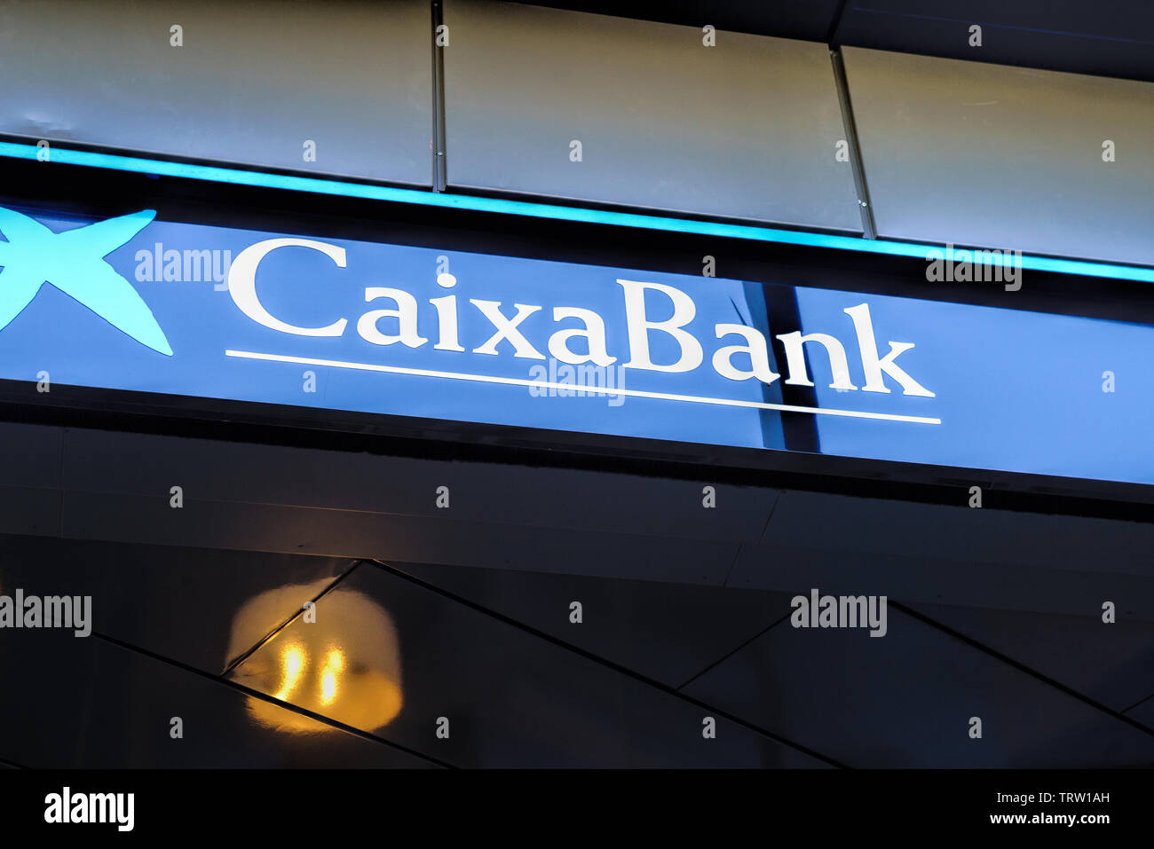 Caixabank logo -Fotos und -Bildmaterial in hoher Auflösung – Alamy