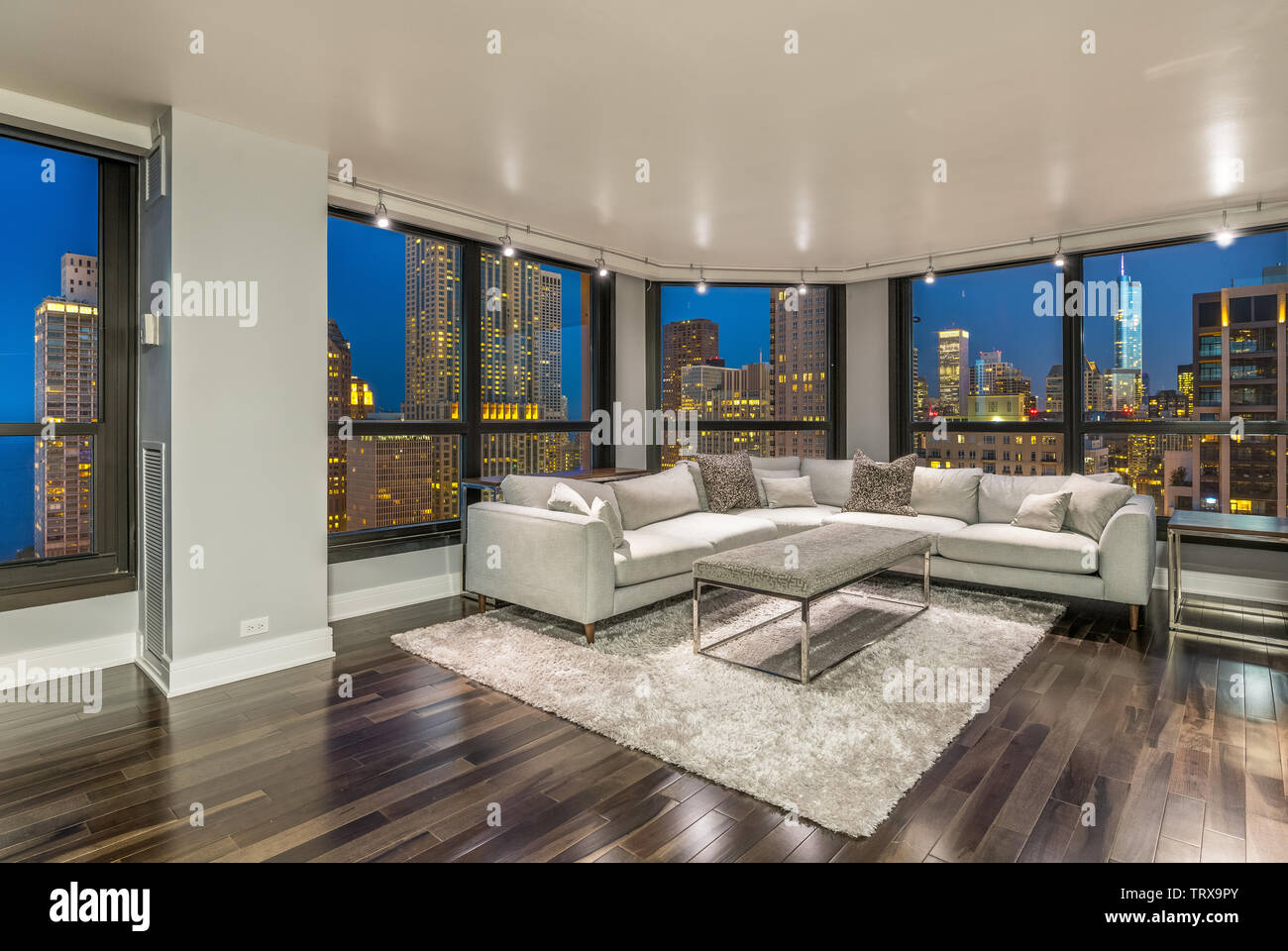 Innenraum des wohnzimmers -Fotos und -Bildmaterial in hoher Auflösung – Alamy